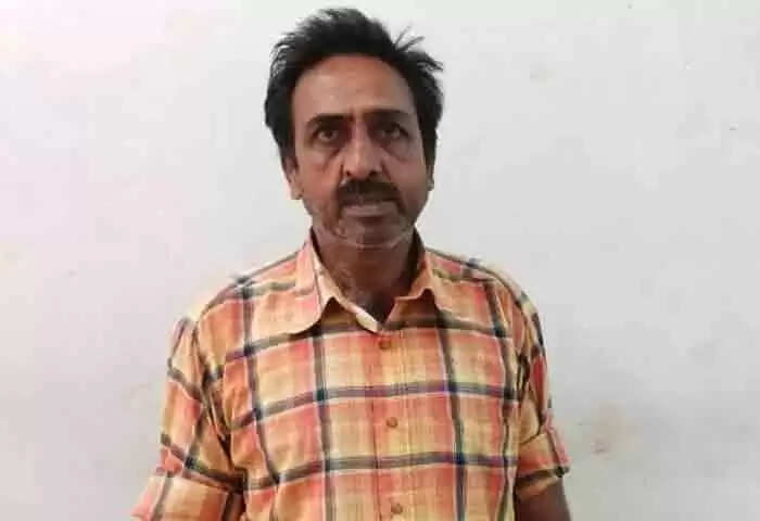 Arrested സഹോദരിമാരായ 10 ഉം 12 ഉം വയസുള്ള പെണ്‍കുട്ടികളെ ലൈംഗികമായി