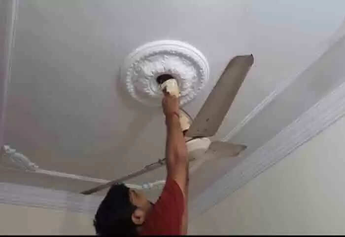 Spring Fan | തൂങ്ങിയാല്‍ നിലത്തേക്ക് വലിയുന്ന സ്പ്രിങ് ഫാന്‍; കോടയില് ...