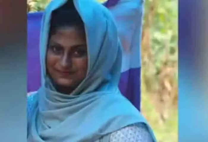 Found Dead | തൃശൂരില്‍ ഹോസ്റ്റലില്‍ യുവതിയെ മരിച്ച നിലയില്‍ കണ്ടെത്തി - KVARTHA: MALAYALAM NEWS ...